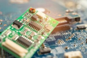 Smaltimento RAEE: smaltire e riciclare rifiuti elettronici